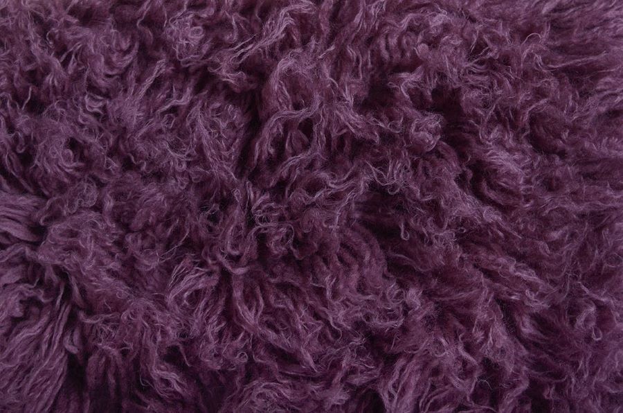 Kleines Flokati in Pflaumefarbe