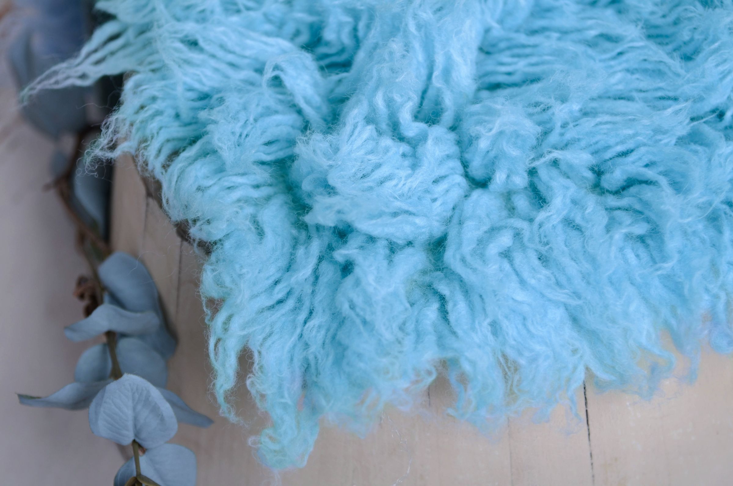 Pastel blue medium flokati