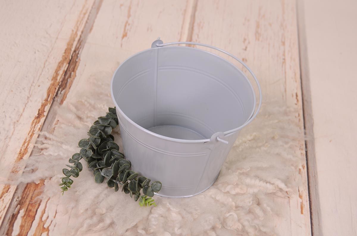 Light grey bucket