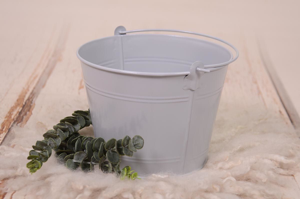 Light grey bucket