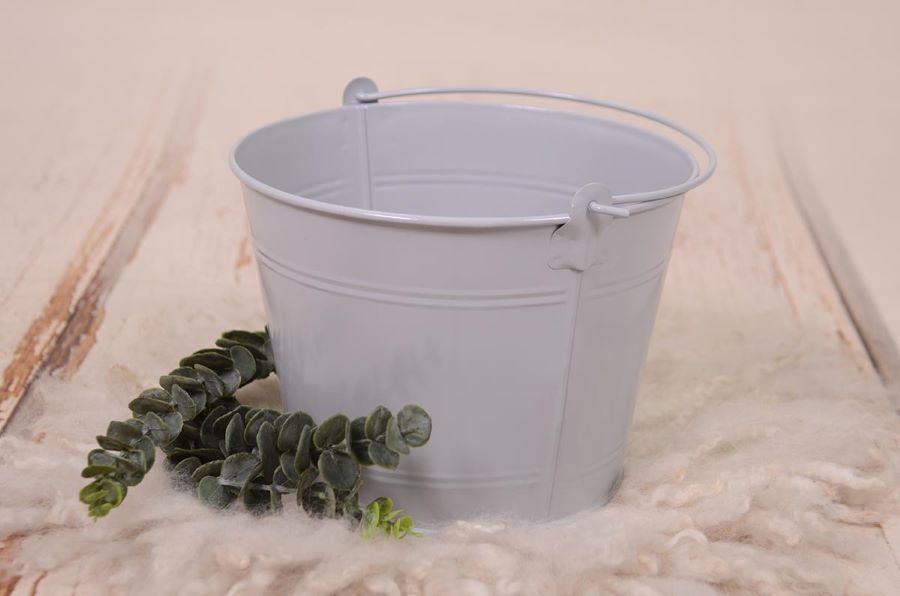 Light grey bucket
