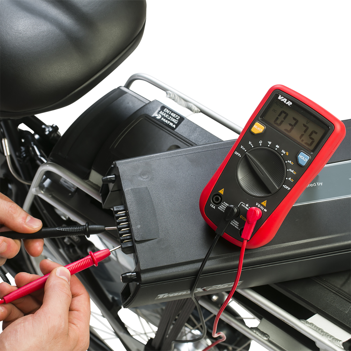 Auto ranging digital multimeter