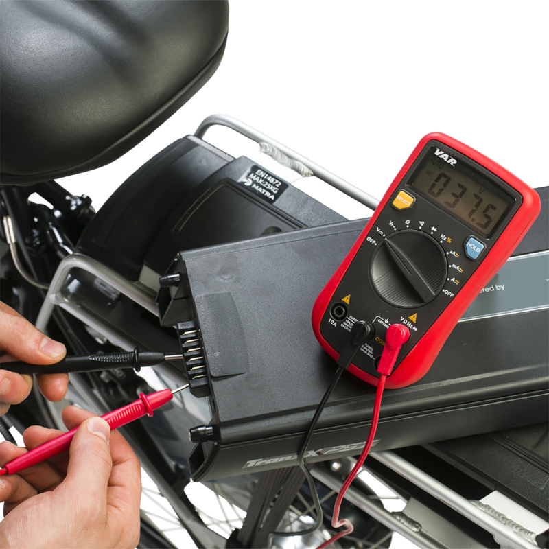 Auto ranging digital multimeter