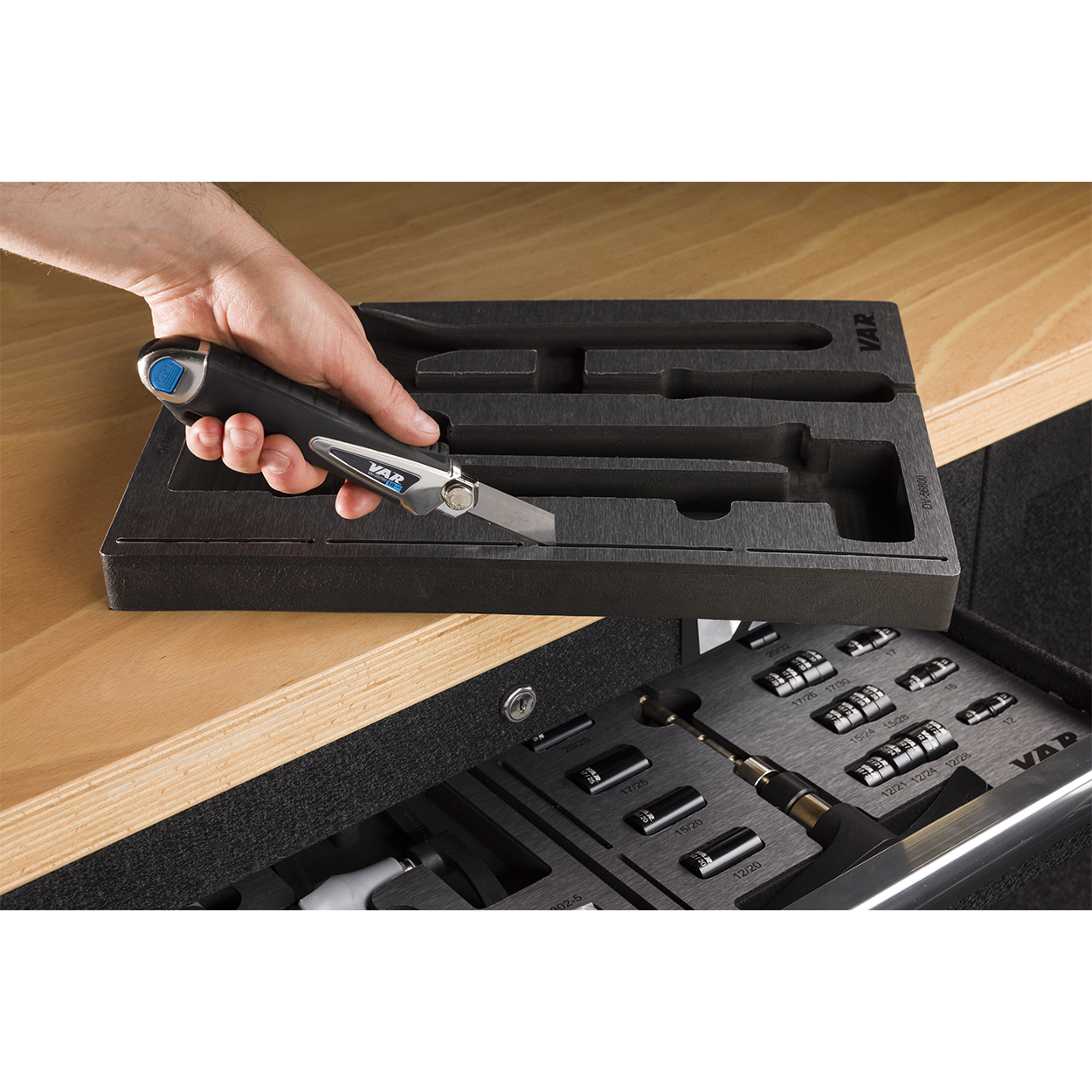Tool tray for bottom bracket tools with pre-cut zone