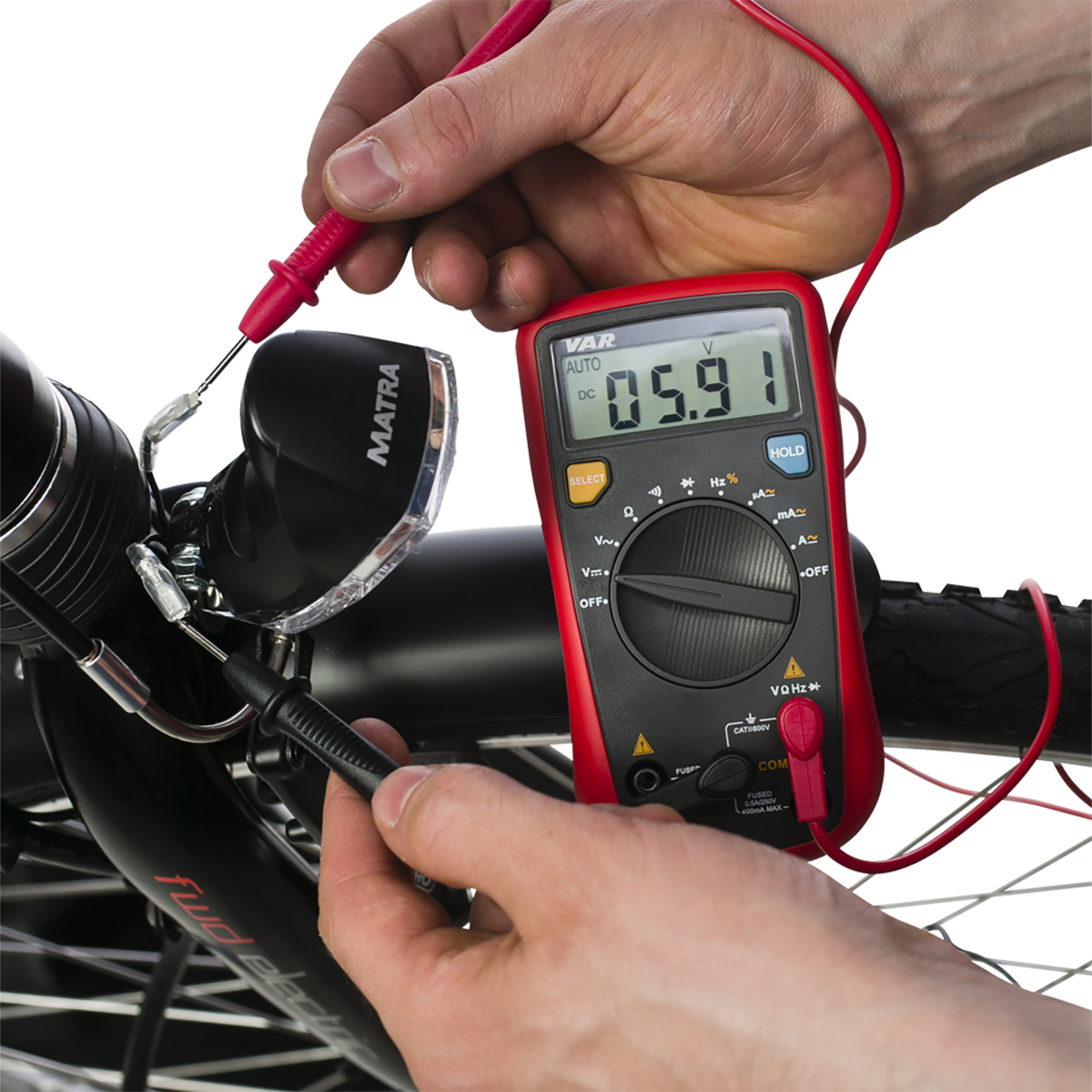 Auto ranging digital multimeter