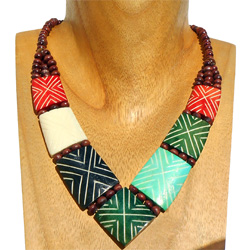 Colliers en os en vente dans la boutique Matajava